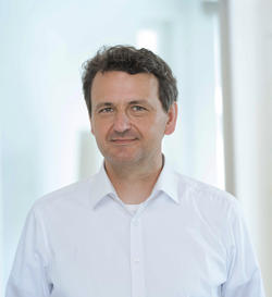 Prof. Dr. Christoph Neuberger • Digitalization and Participation ...